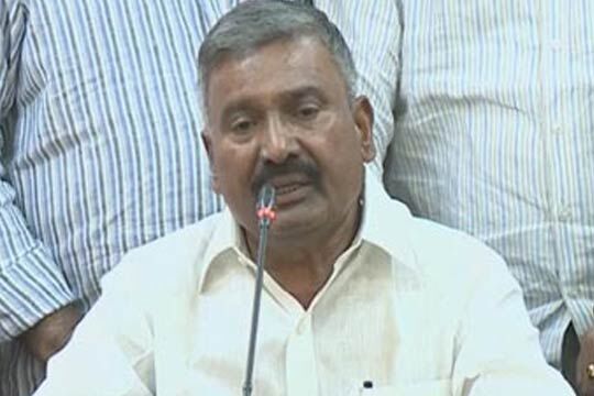 ఎస్ఈసీ నన్ను బ్లాక్ మెయిల్ చేస్తున్నారు