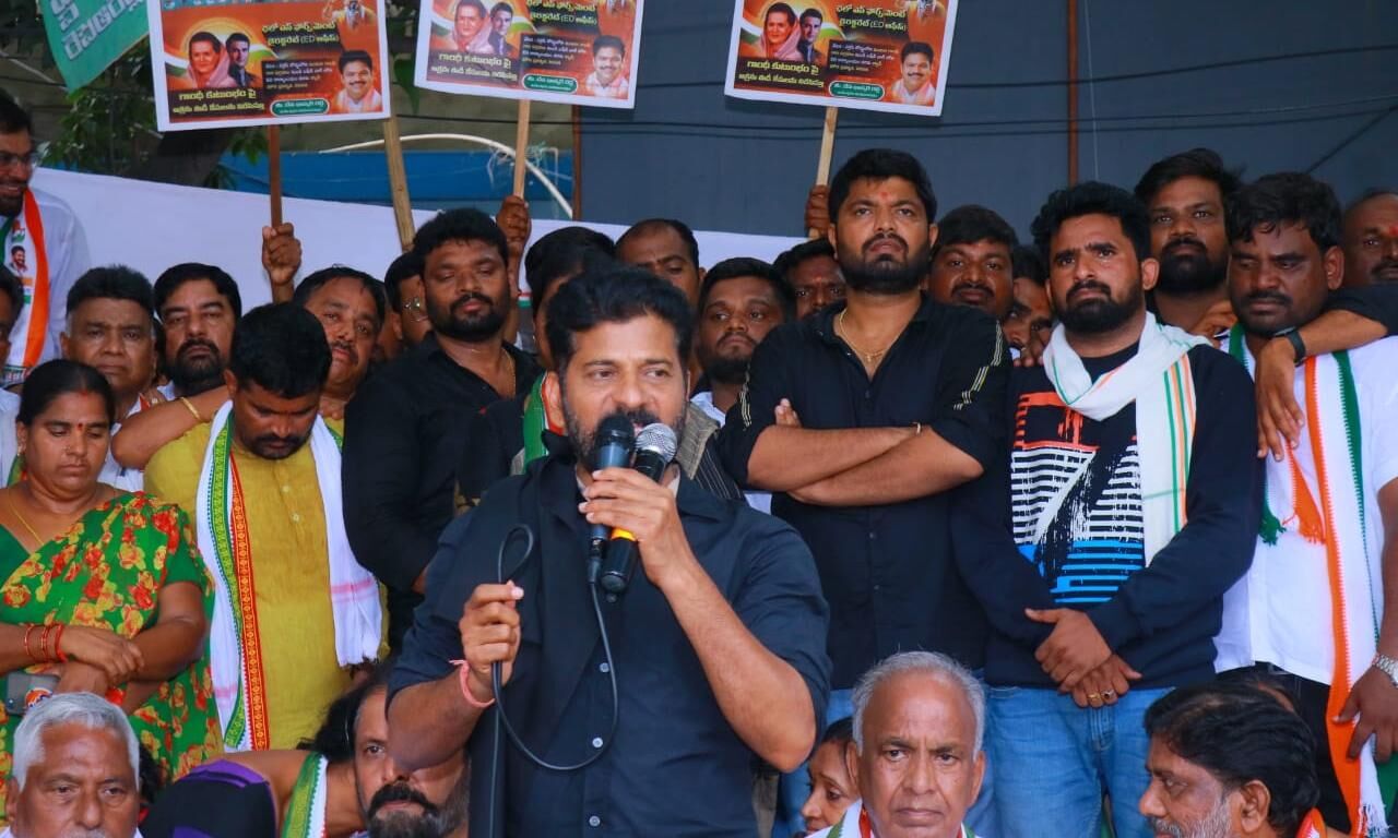 పార్ల‌మెంట్ న‌డుస్తుంటే సోనియాను ఈడీ విచార‌ణ‌కు పిలుస్తారా?