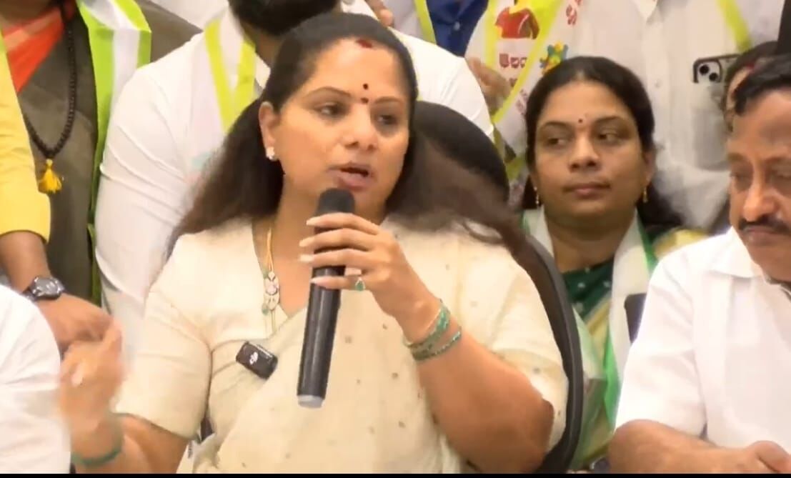 BRS Turmoil: Kavitha Triggers Storm with Corruption Charges on Harish Rao | Family Feud Clears ...